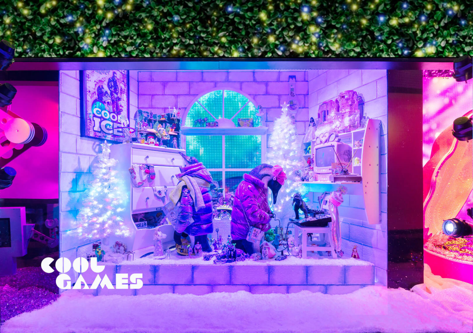 How to create perfect Christmas window displays | Specialist Glass