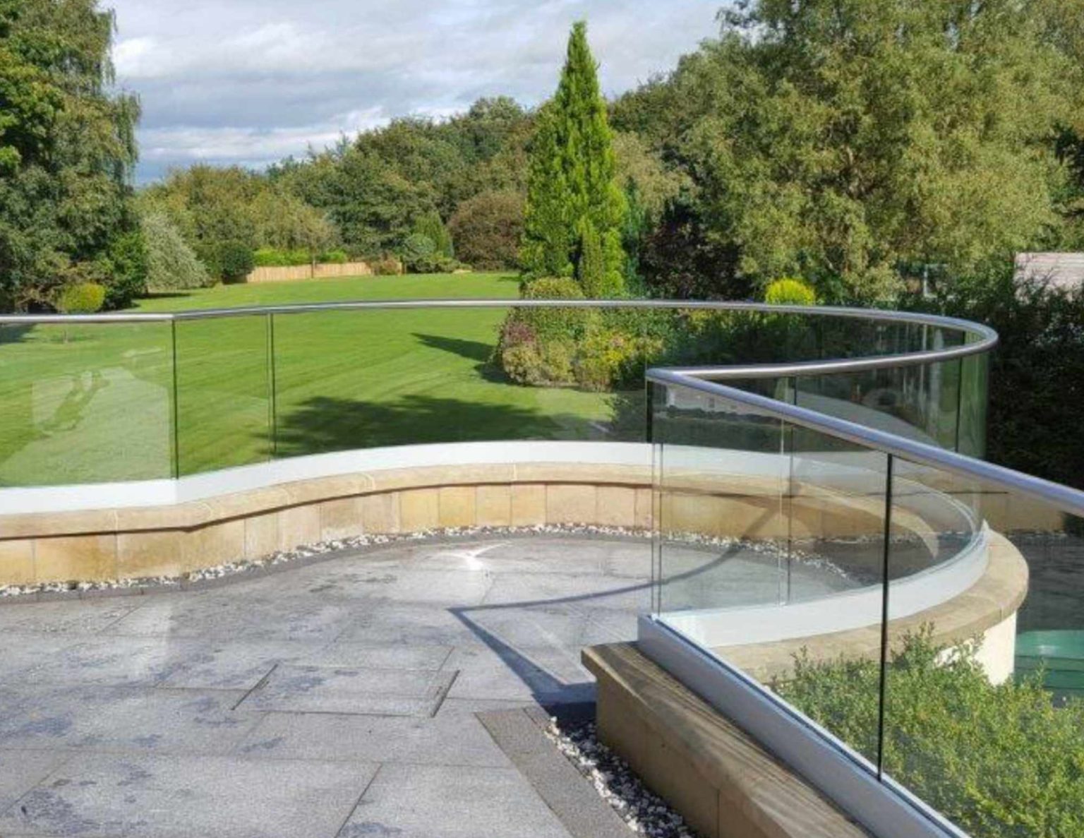 Curved Glass Supplier | Bowed Glass | Specialist Glass Products